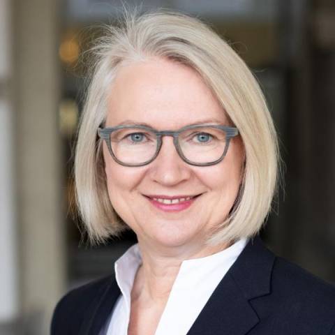 econ.stat lec­tu­re mit Monika Schnit­zer - MCI Innsbruck