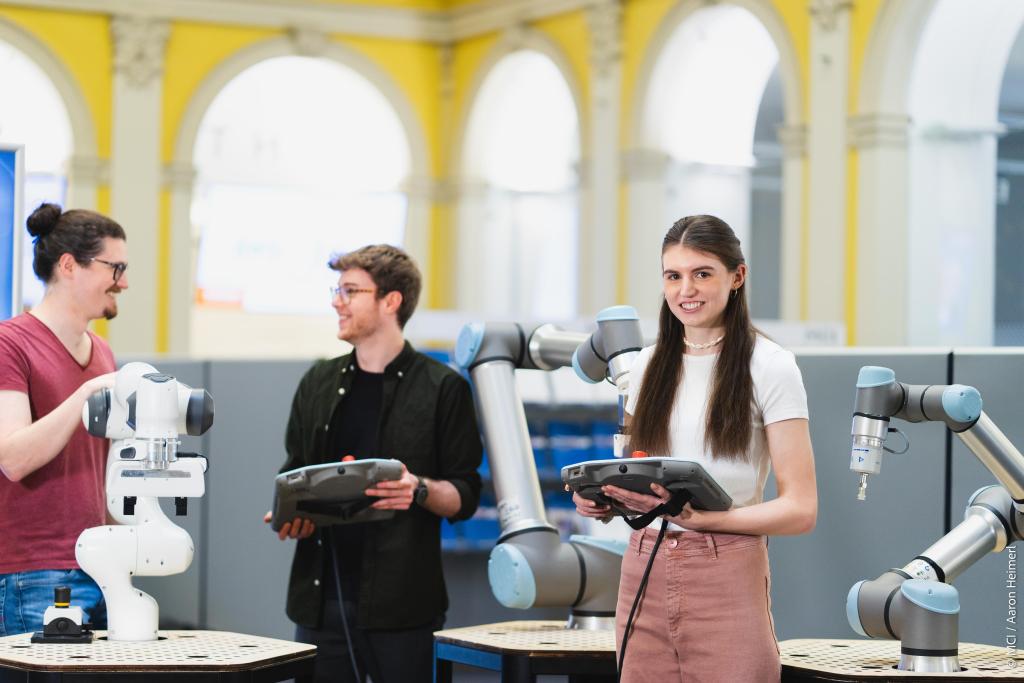 Immer mehr Frauen in der Mechatronik - MCI Innsbruck
